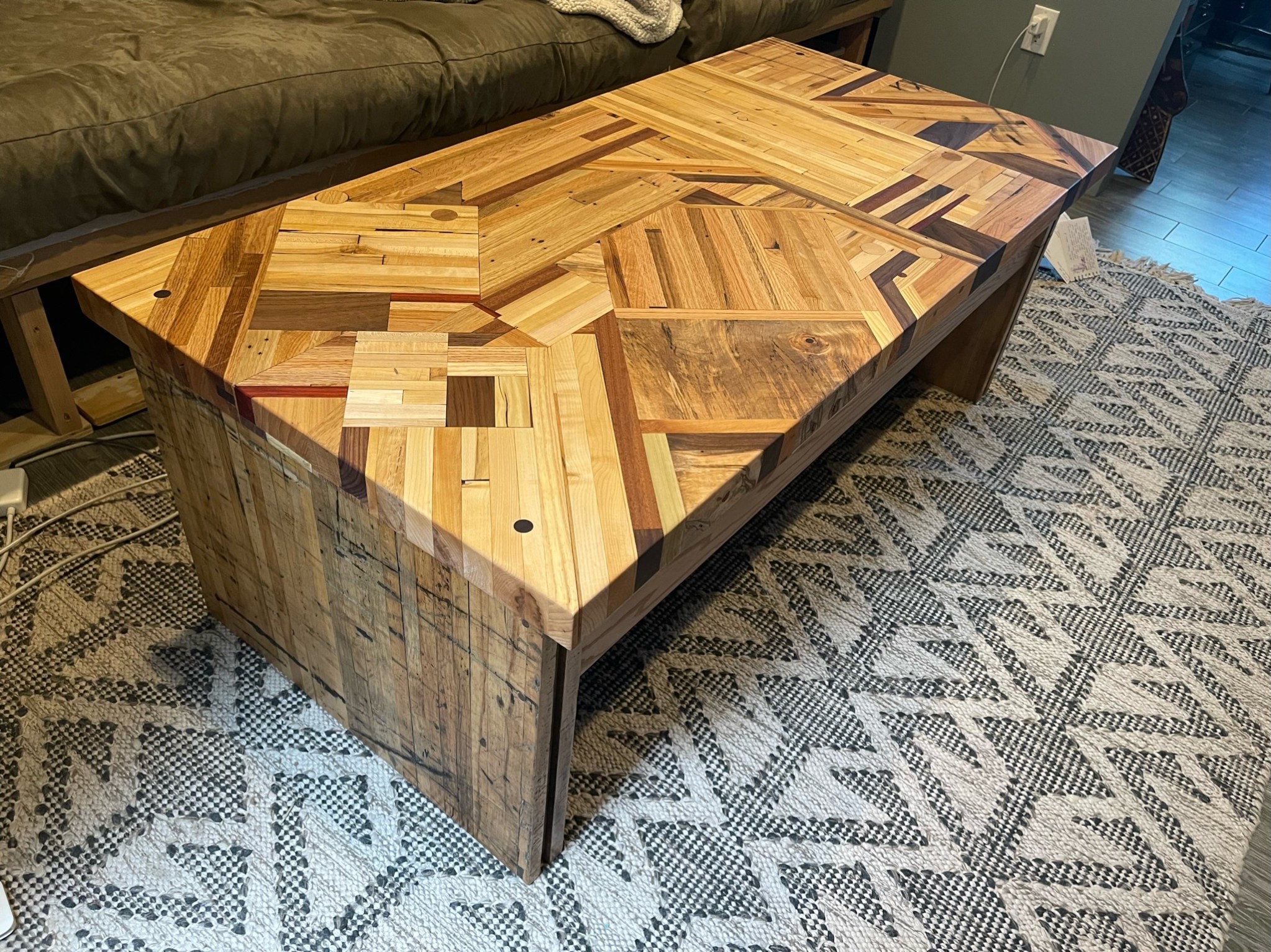 Boxcar Woody Santa Fe – Vintage Wood, Live Edge Slabs, Reclaimed Lumber